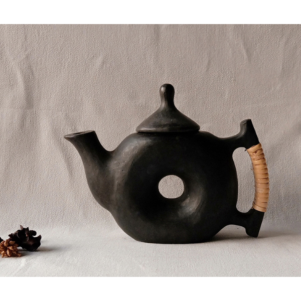 Longpi Black Pottery ChakraTeapot Plain - directcreate.com