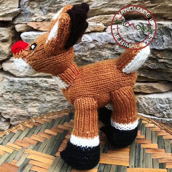 Hand-knitted Deer - directcreate.com