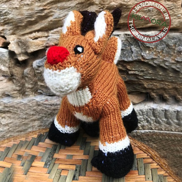 Hand-knitted Deer - directcreate.com