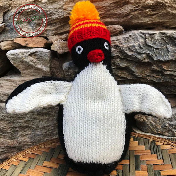 Hand-knitted Penguin - directcreate.com