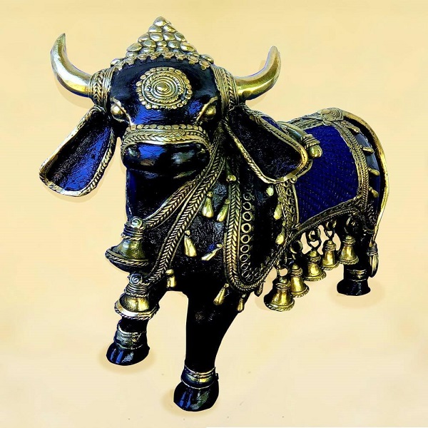 Handmade metal statue of Standing Nandi. - directcreate.com